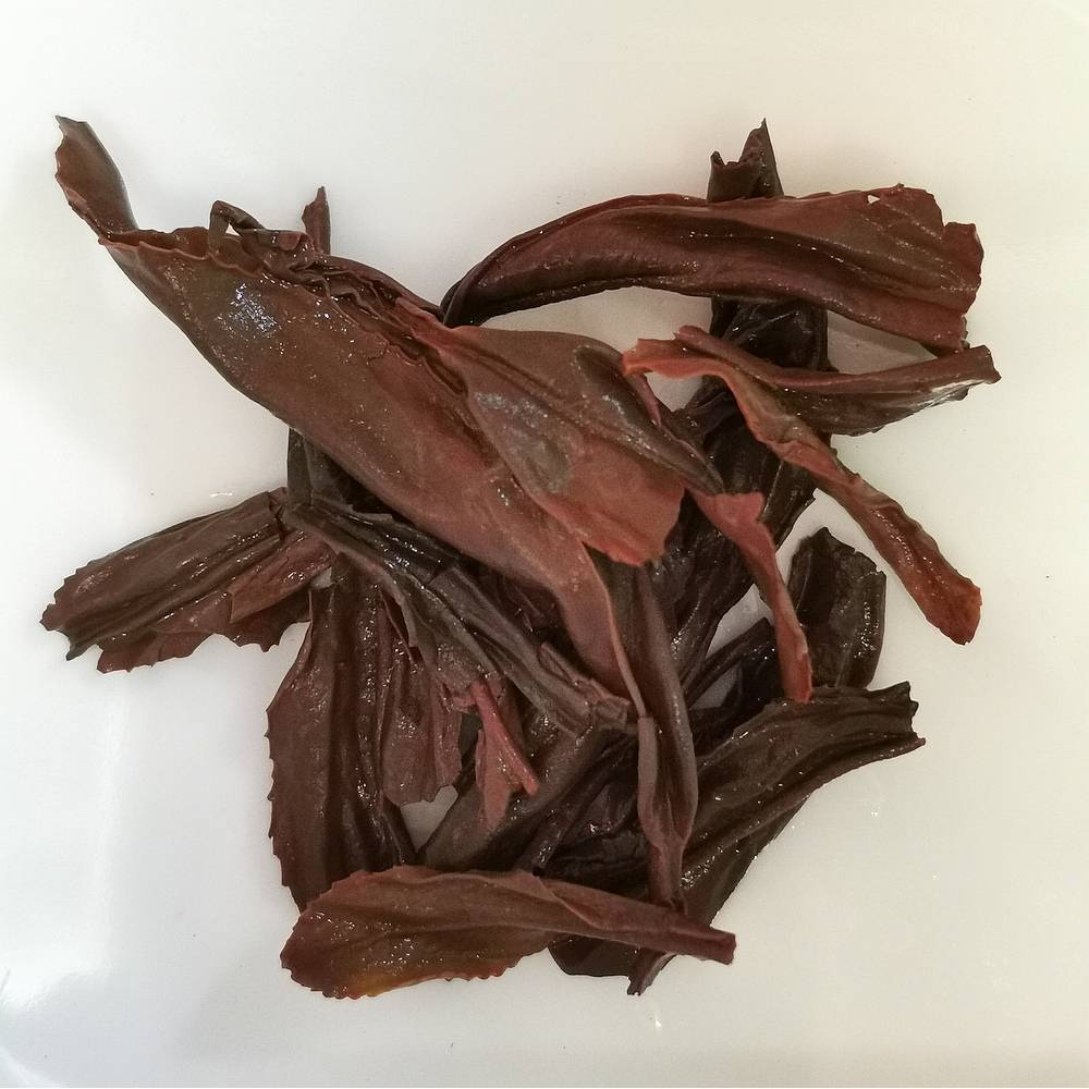 Japanese tea smoked with sakura wood